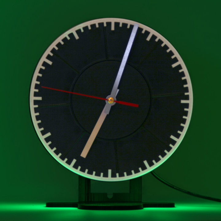 3D Printable Filament Spool Clock With RGB Lighting by Bernhard Schröcker