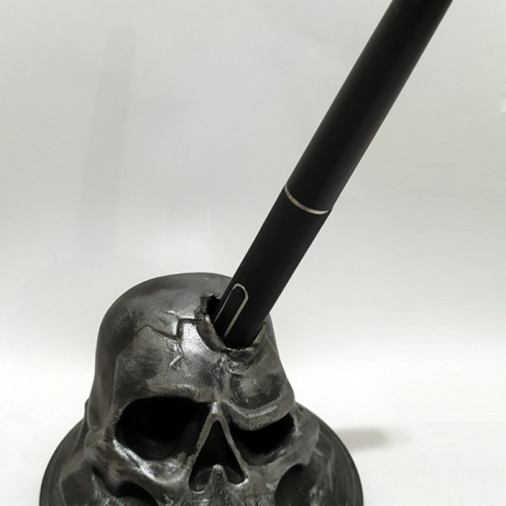 3D Printable Stylus skull pen holder by Silvano Junior