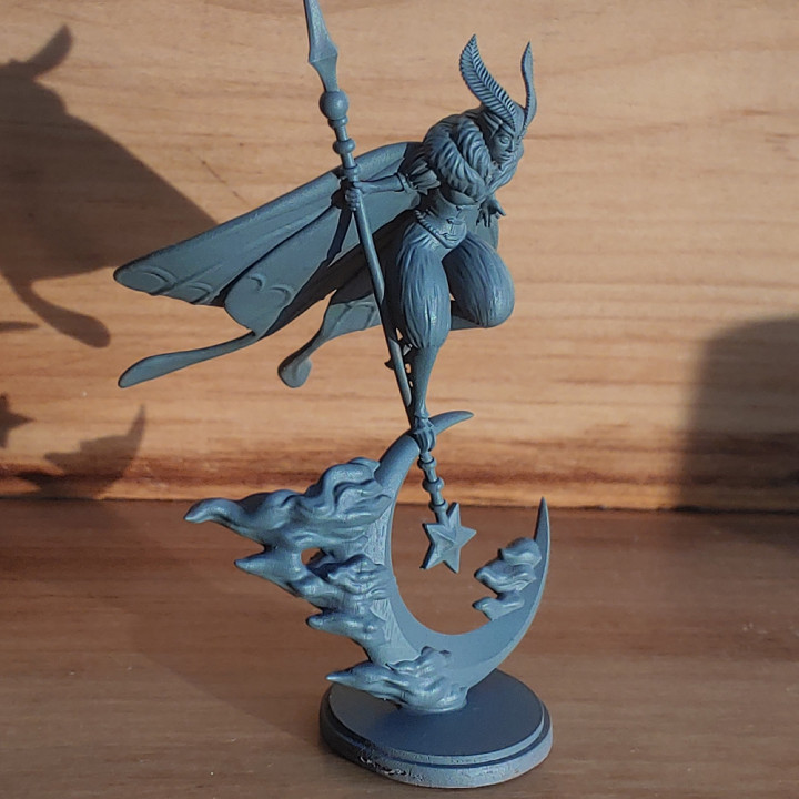 3D Printable Psychidae, Noctuoidea Moth Mage (Pre-Supported) by CobraMode