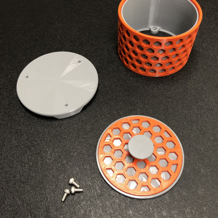 3D Printable Round Hexagon Box by Dave $auvageau