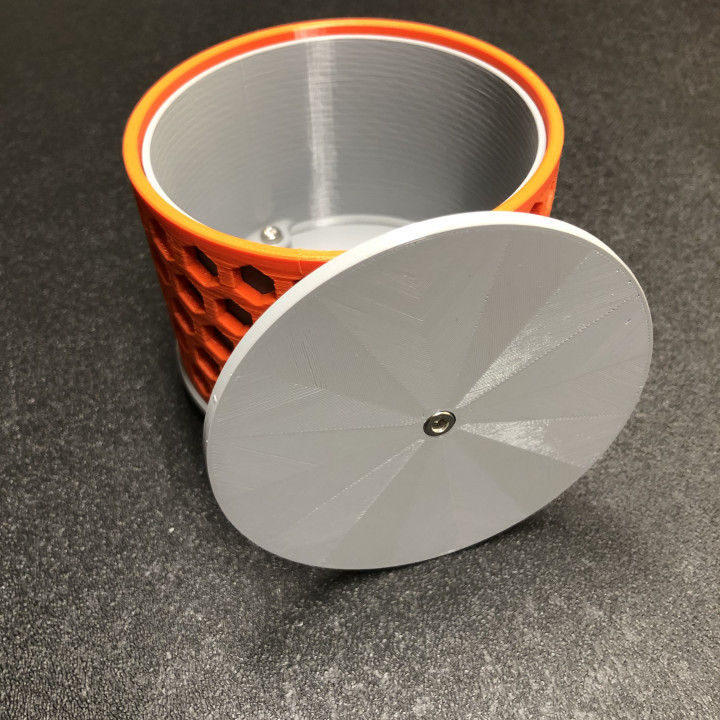 3D Printable Round Hexagon Box by Dave $auvageau