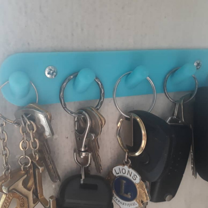 3D Printable 5 Key wall hanger by andrewlou