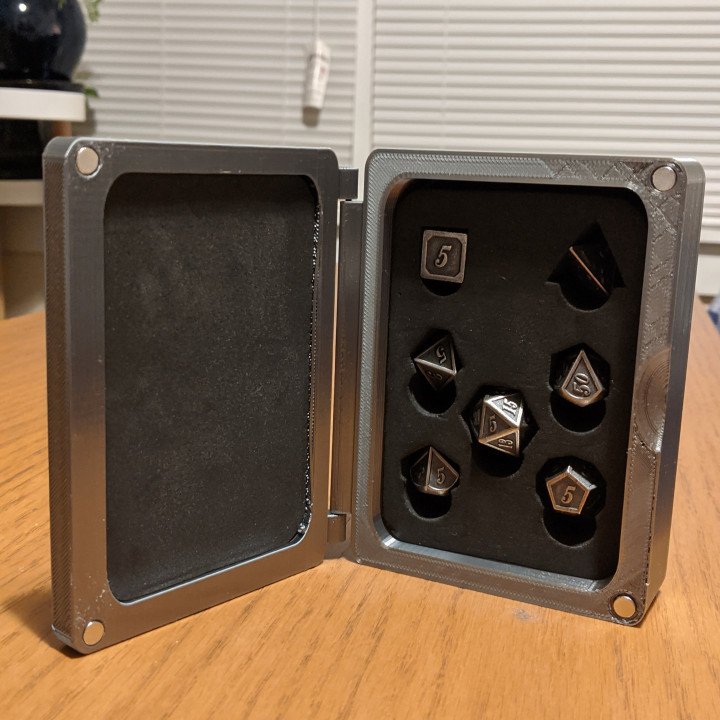 3D Printable D&D Dice Box by Rachel B